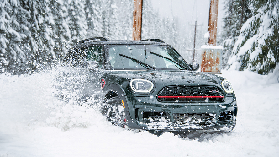 설레는 겨울을 위한 MINI만의 안전한 준비.